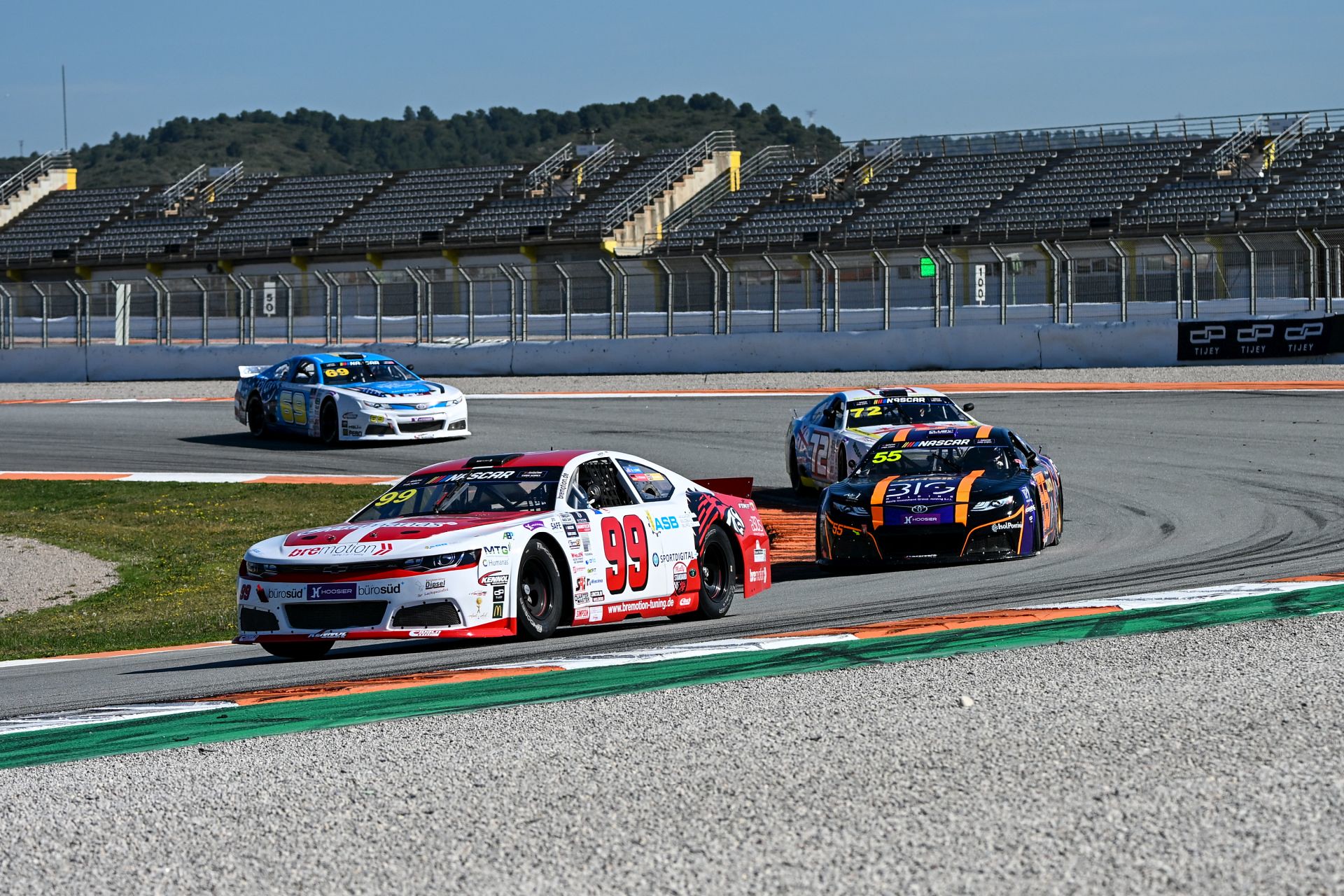 The Rearview Mirror Nightmare: Why the Field is Fearing Hybrid Racer ...