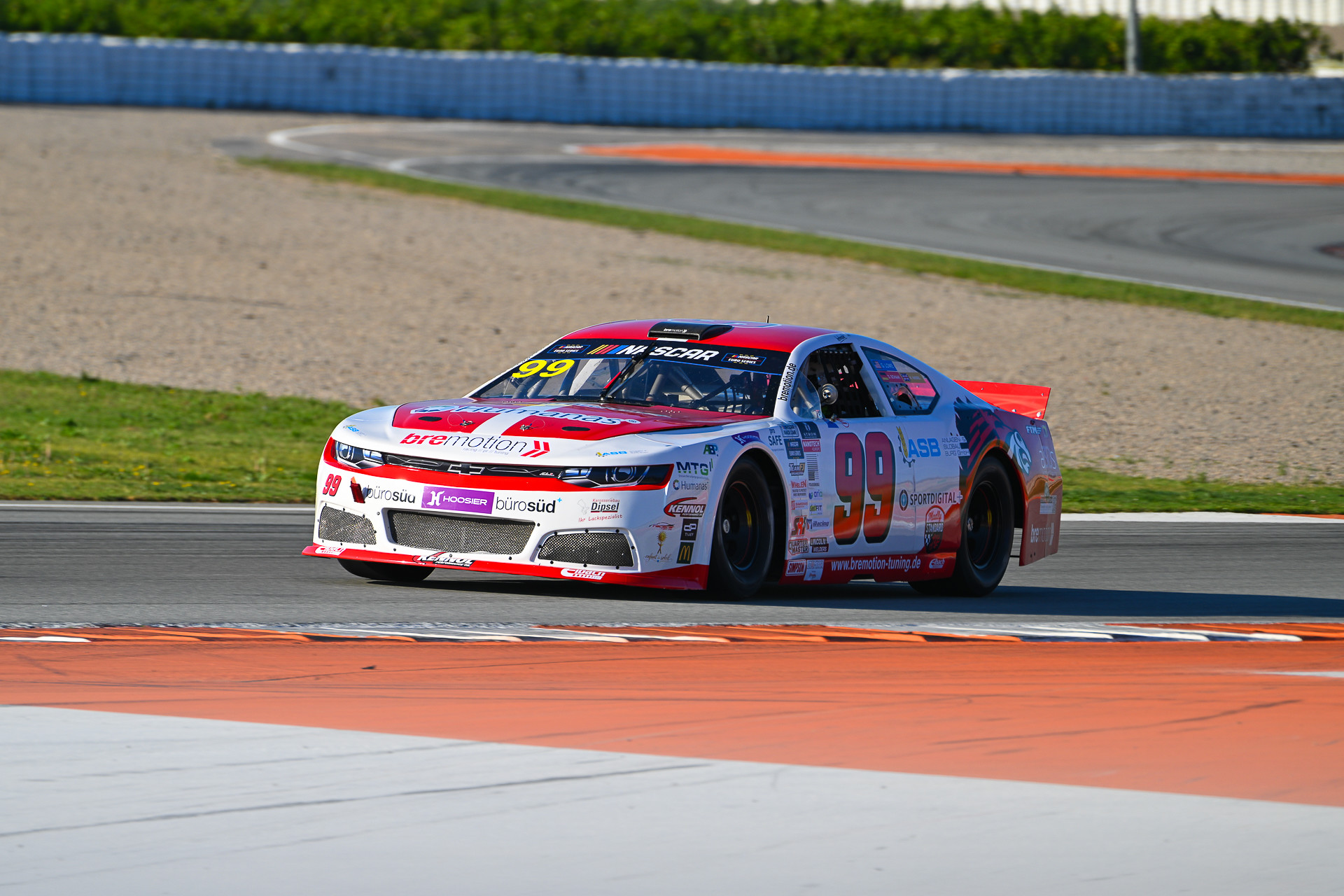 The Rearview Mirror Nightmare: Why the Field is Fearing Hybrid Racer ...
